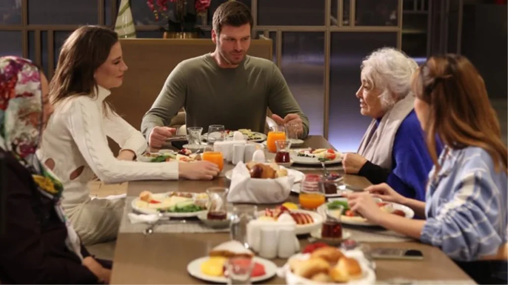 Aile dizisinde yaprak dökümü! Selin Şekerci, Emel Göksu ve Canan ...