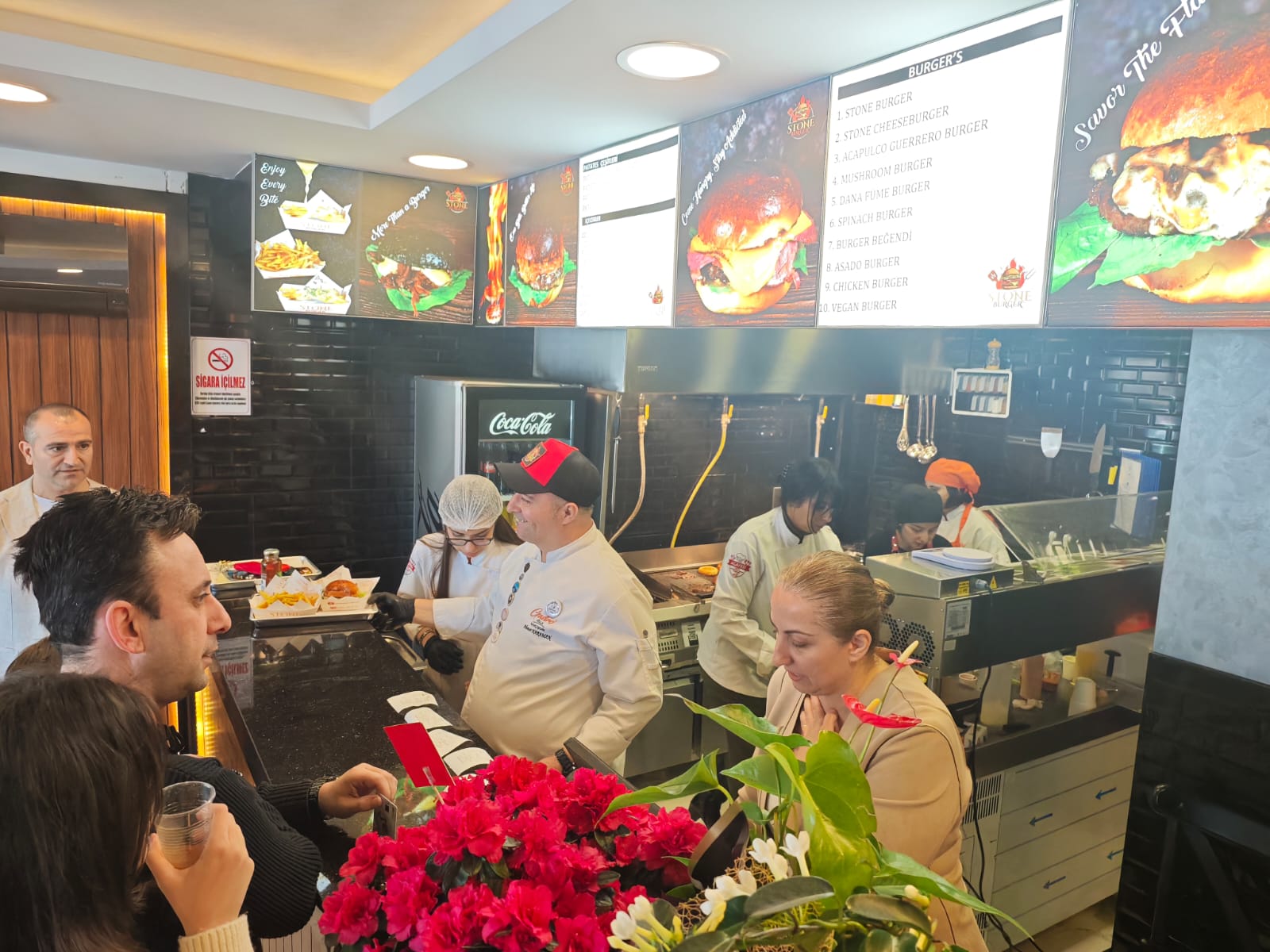 Şef Ahmet Karaman'ın Özel Dokunuşlarıyla Stone Burger, Bahçeşehir'de ...